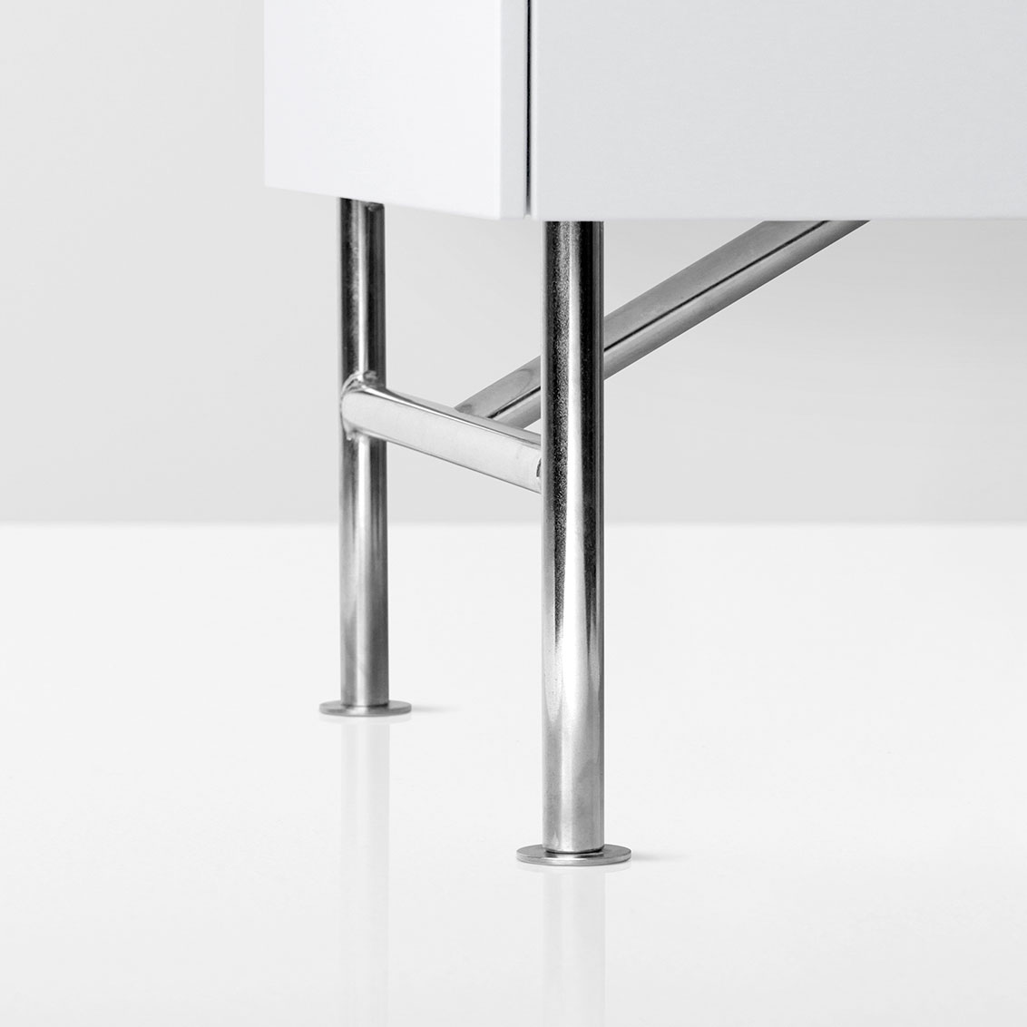 Furniture leg ANGLES LOW in brass, steel, black and white | Superfront